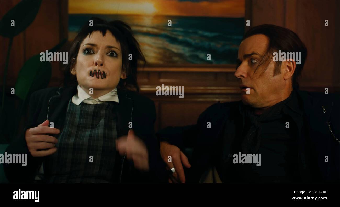 USA. Justin Theroux and Winona Ryder in Beetlejuice Beetlejuice ((c ...