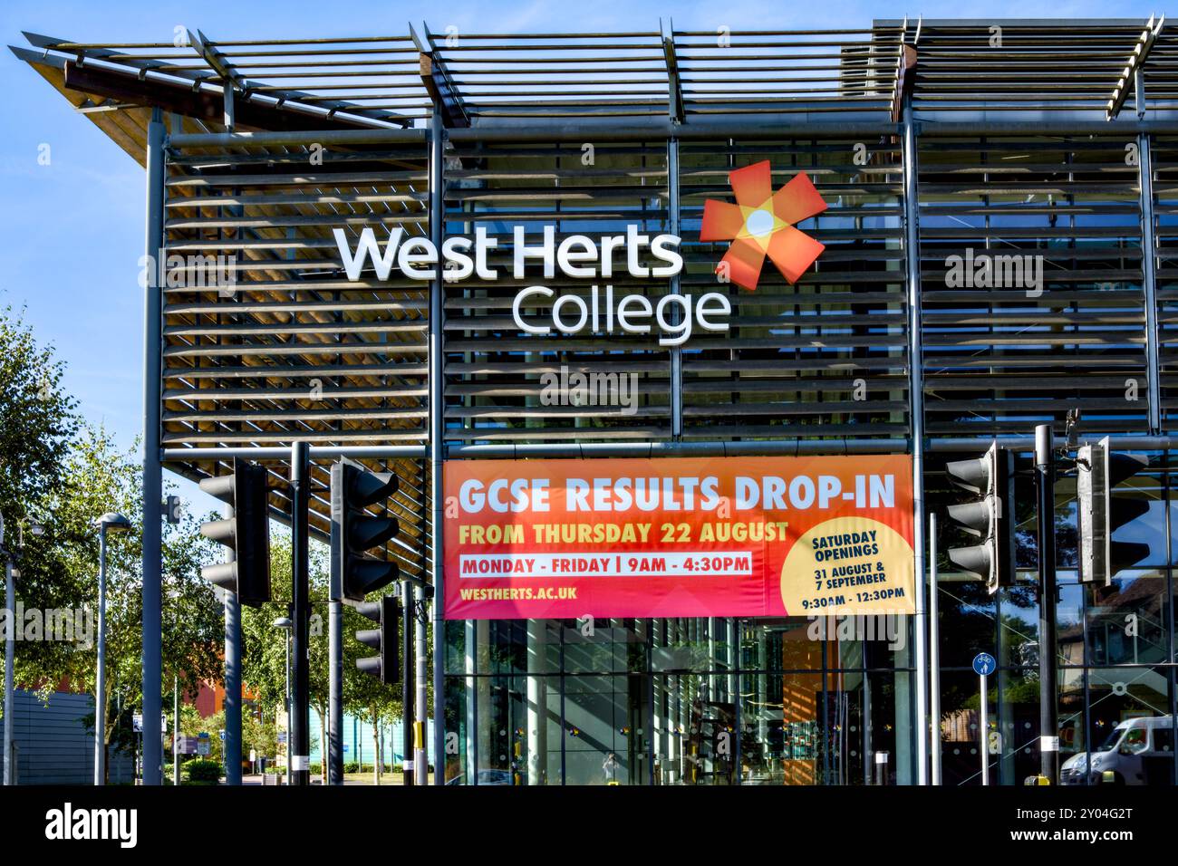 Gcse results drop in hi-res stock photography and images - Alamy