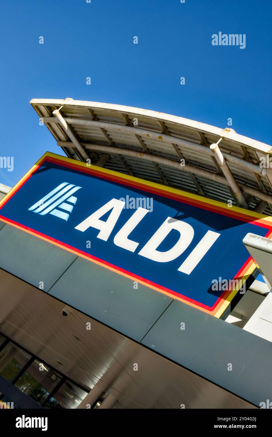 Aldi Supermarket, Century Park, Watford, Hertfordshire, England, U.K ...