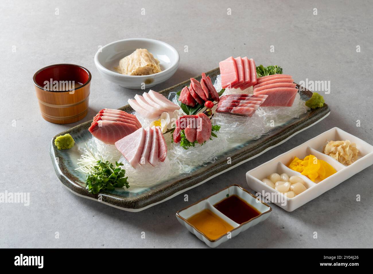 Japanese food, tuna, sashimi, shrimp, fried food, soy sauce shrimp ...