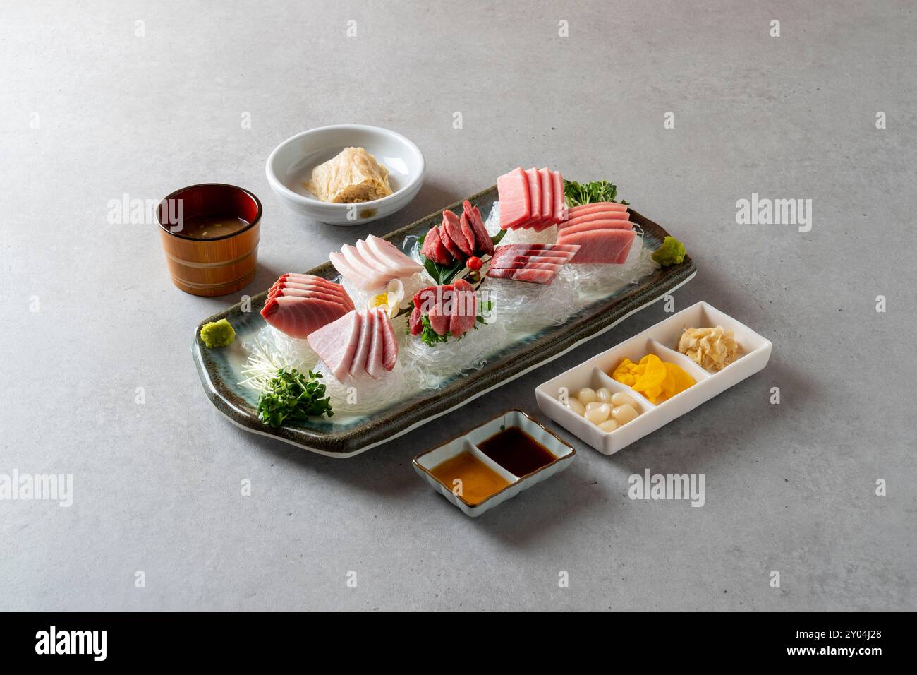 Japanese food, tuna, sashimi, shrimp, fried food, soy sauce shrimp ...