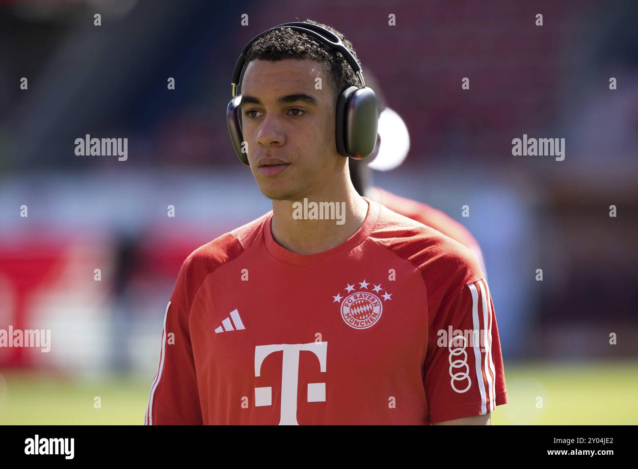 Jamal MUSIALA FC Bayern Munich with headphones in front of the game ...