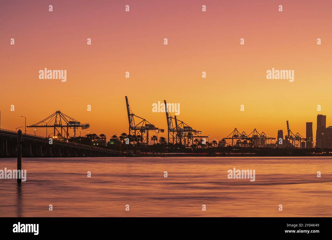 Cargo cranes in miami port hi-res stock photography and images - Alamy