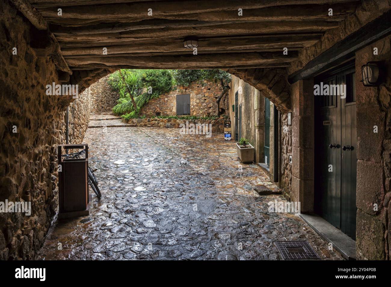 Cobblestone street in medieval hi-res stock photography and images - Alamy
