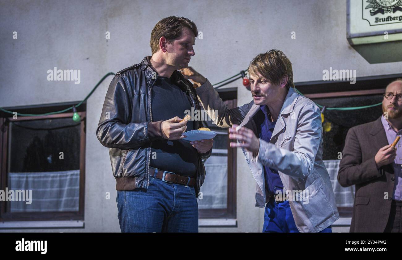 Hans-Jochen Wagner. Martin: Sebastian Schwarz. Karl: Christoph Gawenda ...