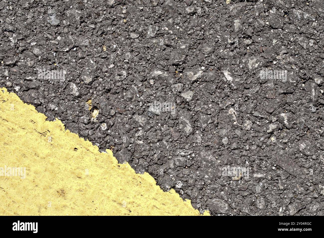 Asphalt texture with yellow painted corner Stock Photo - Alamy