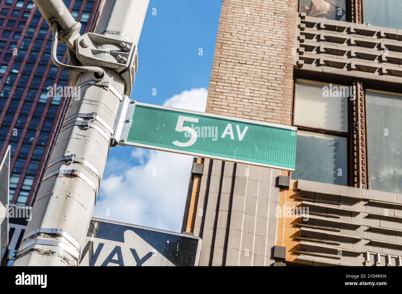 Empty nyc 5th ave hi-res stock photography and images - Alamy