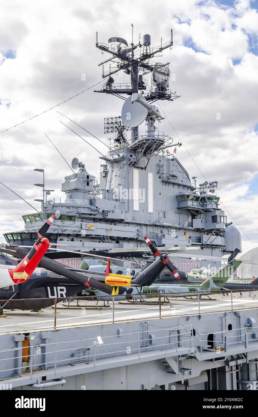 Tower of the Intrepid with helicopter standing on the deck of the ...