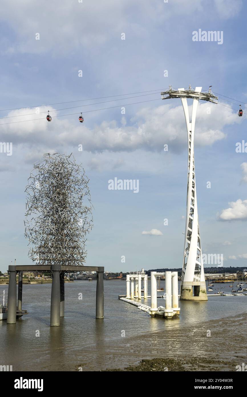 View of the London cable car over the River Thames Stock Photo - Alamy