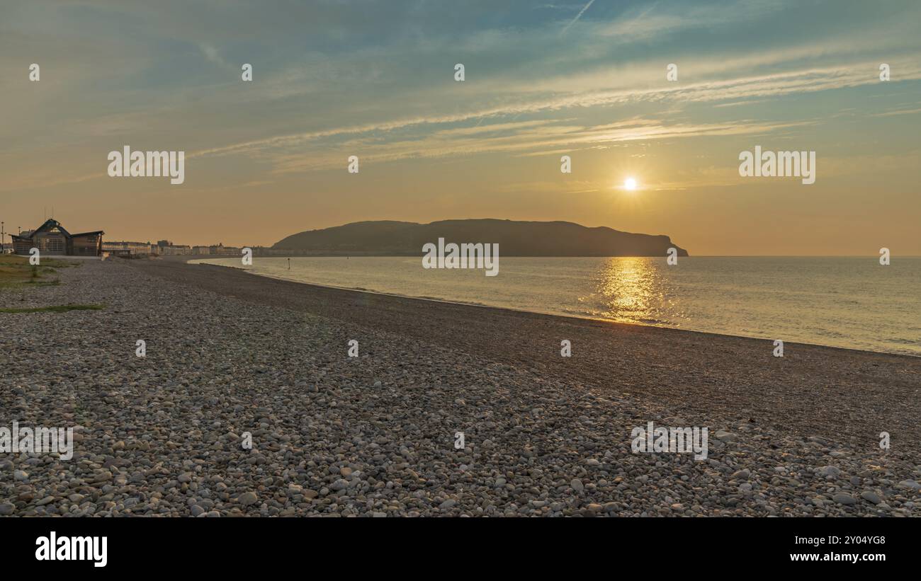 Sunset over Ormes Bay in Llandudno, Conwy, Wales, UK Stock Photo - Alamy