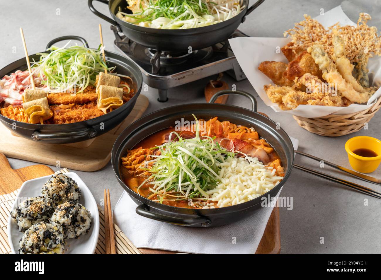 Beef pork belly tteokbokki hi-res stock photography and images - Alamy