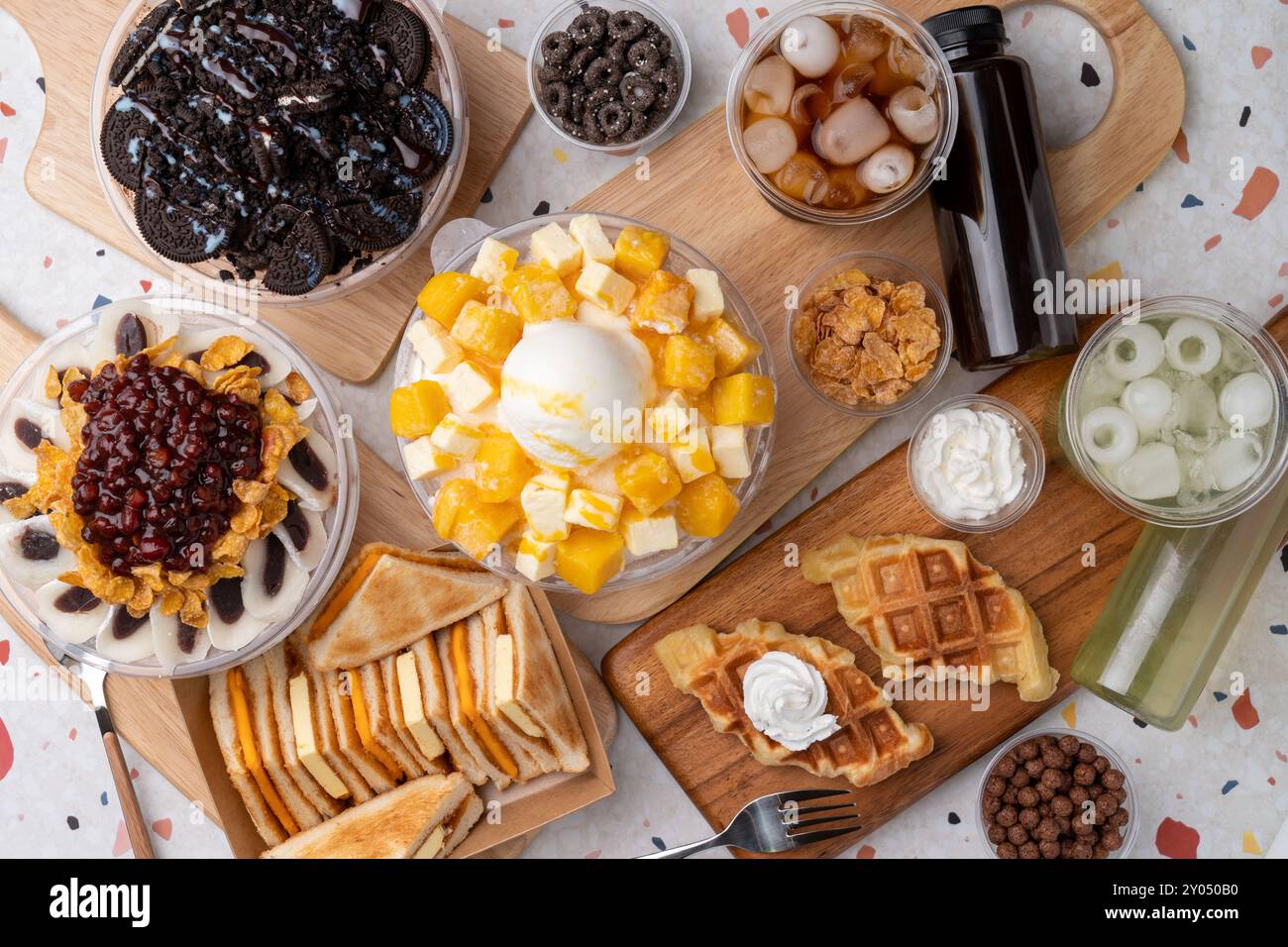 Kaya, toast, butter, cheese, patbingsu, Oreo bingsu, apple mango cheese ...