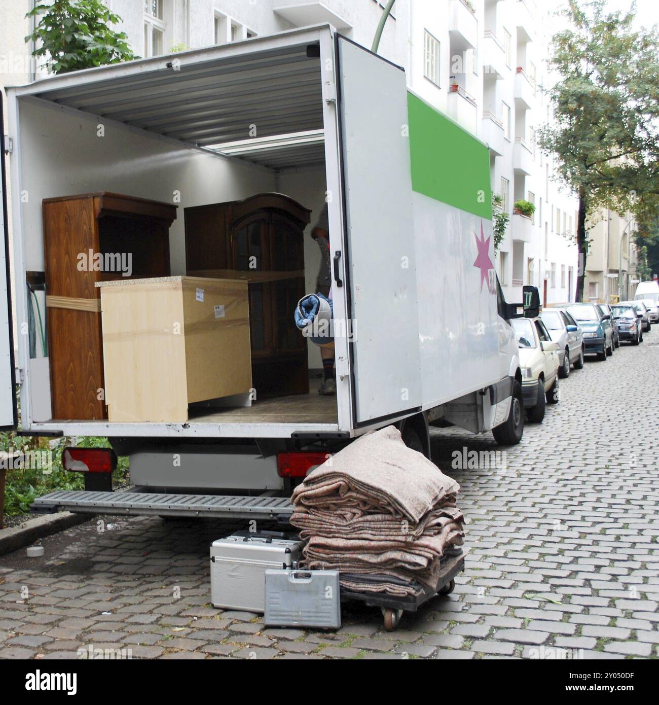 Moving van with boxes and furniture Stock Photo - Alamy