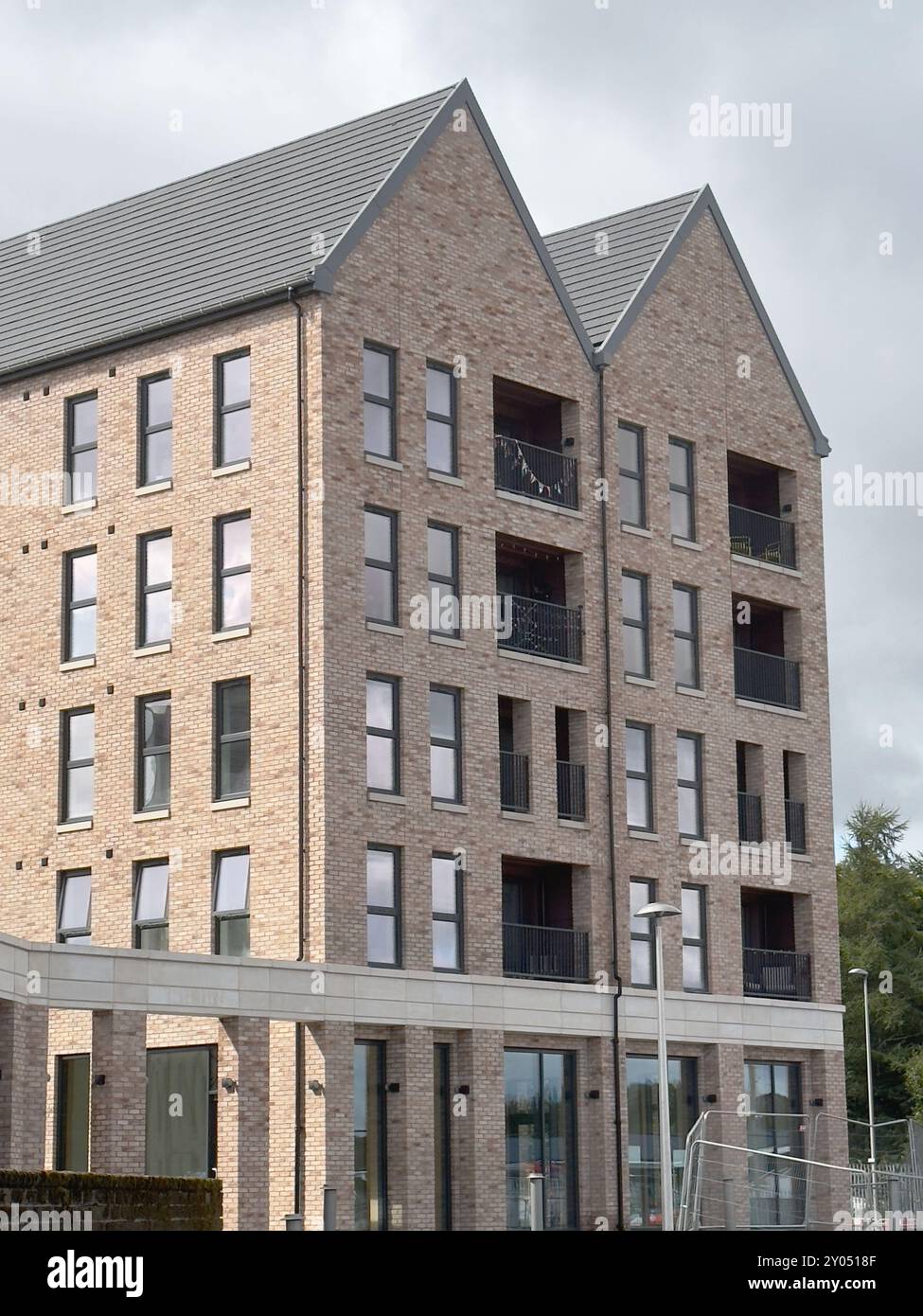 Modern high rise flats at new development Stock Photo - Alamy