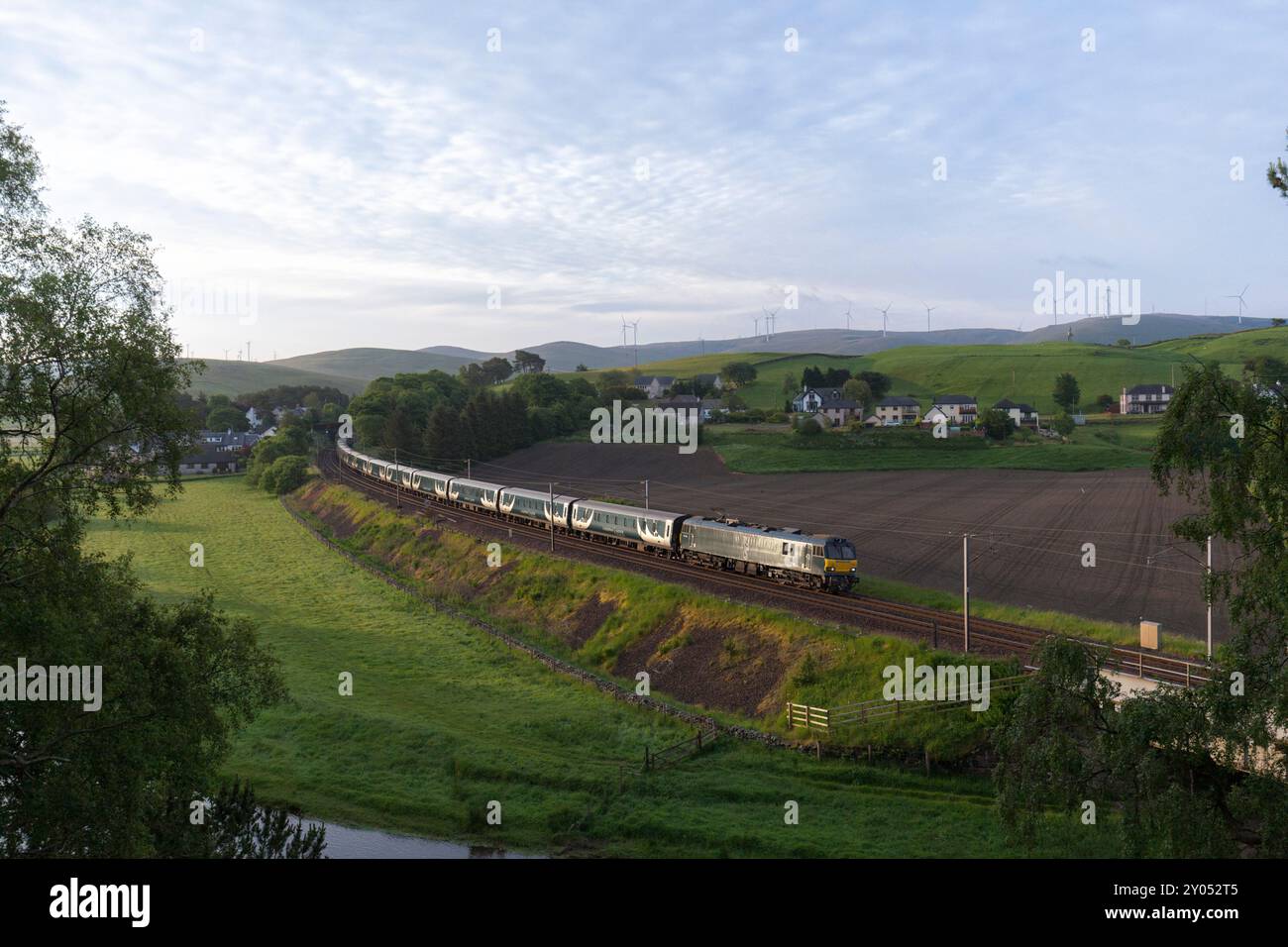 The London - Glasgow & Edinburgh lowland Caledonian sleeper train on ...
