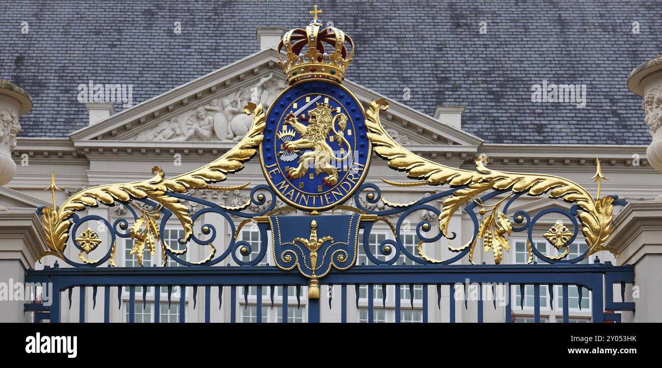 Coat of arms with the Dutch motto Je Maintiendrai, above the entrance ...