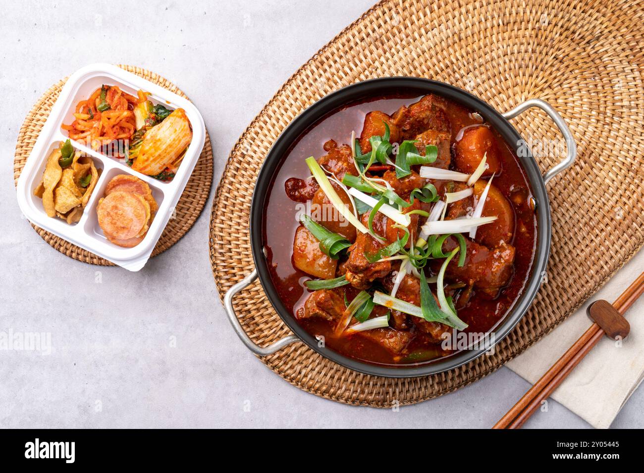 Korean food, pork back ribs, steamed pork back ribs, spicy, stir-fried ...