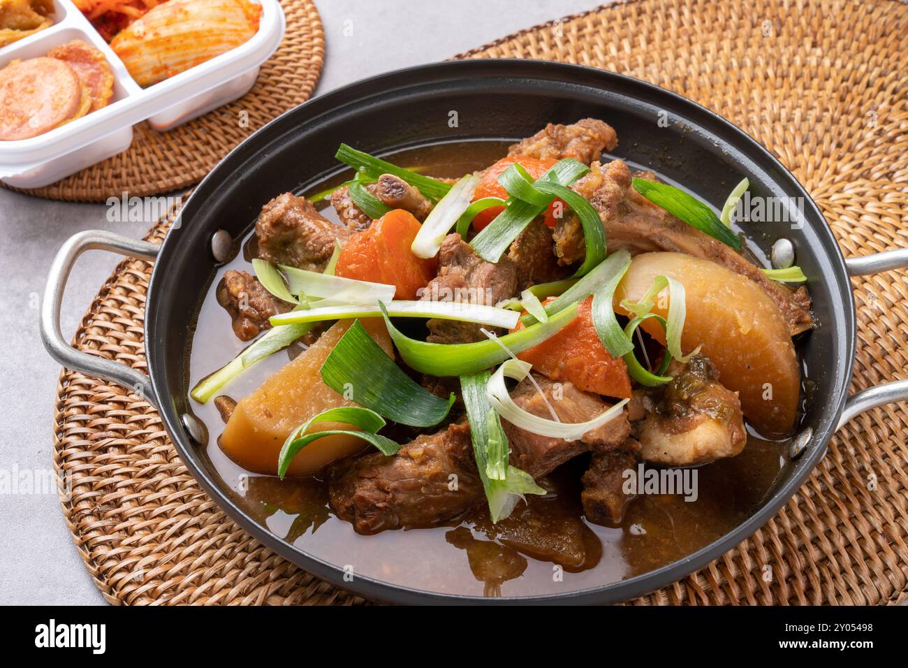 Korean food, pork back ribs, steamed pork back ribs, spicy, stir-fried ...