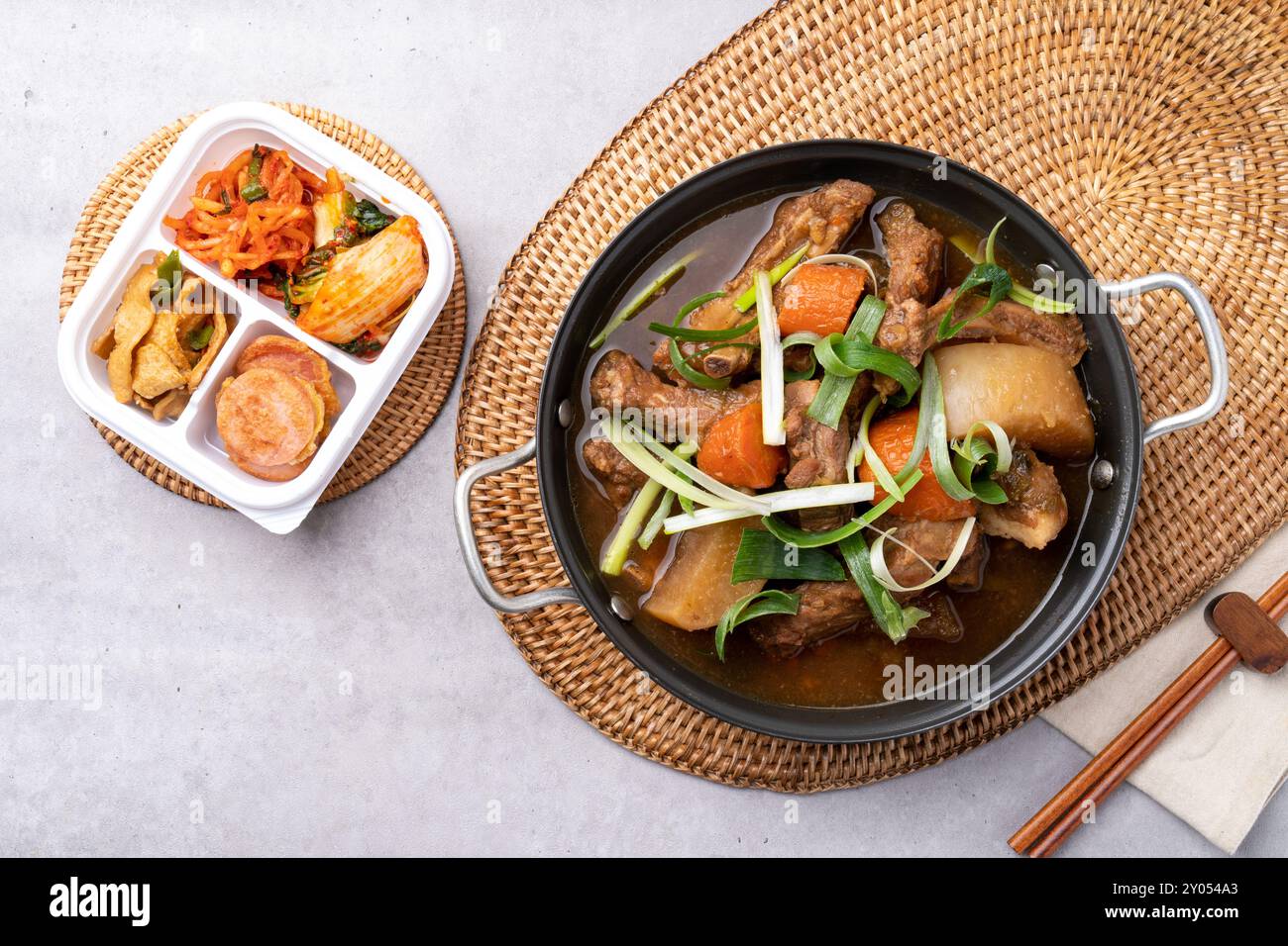 Korean food, pork back ribs, steamed pork back ribs, spicy, stir-fried ...