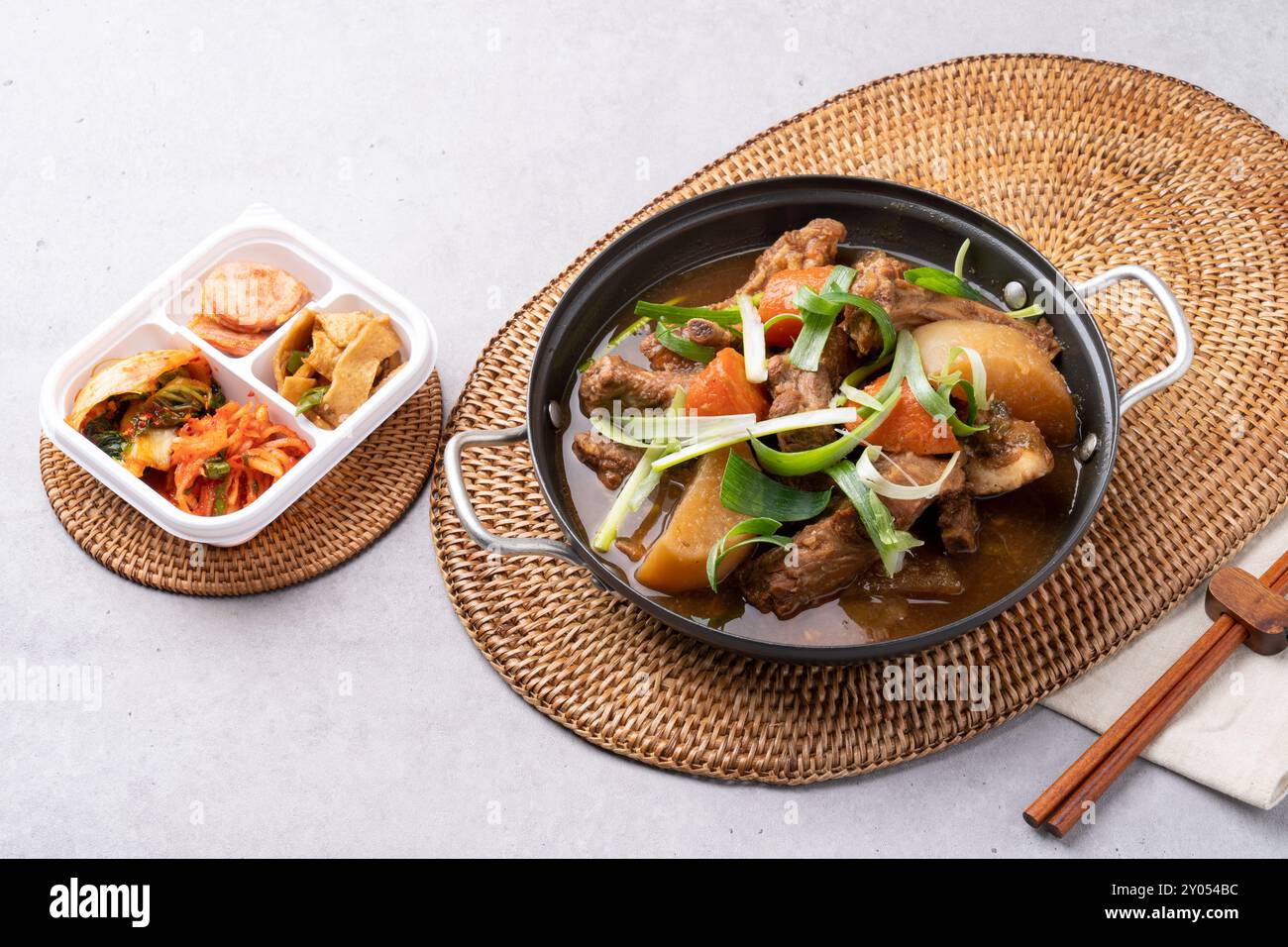 Korean food, pork back ribs, steamed pork back ribs, spicy, stir-fried ...
