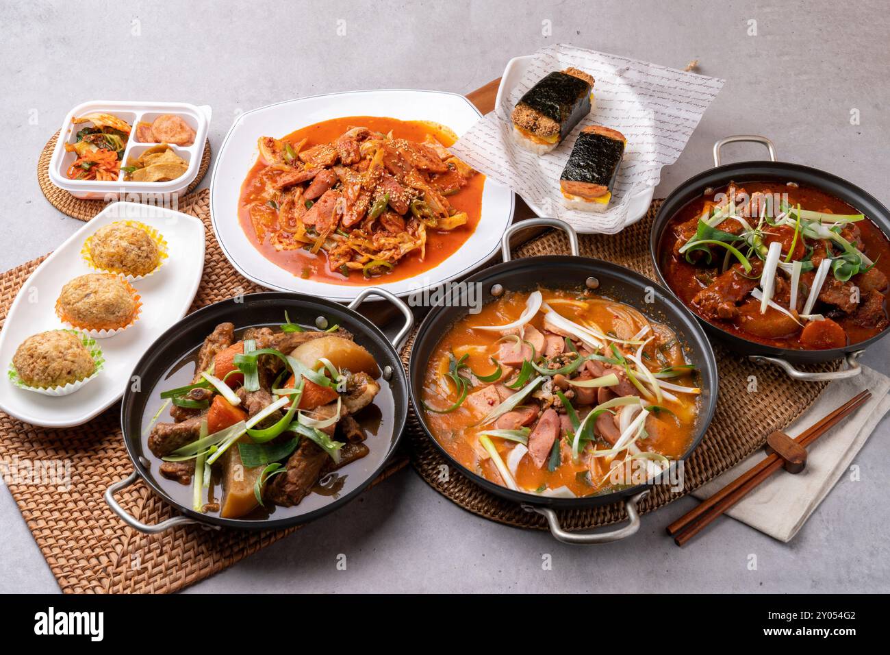 Korean food, pork back ribs, steamed pork back ribs, spicy, stir-fried ...