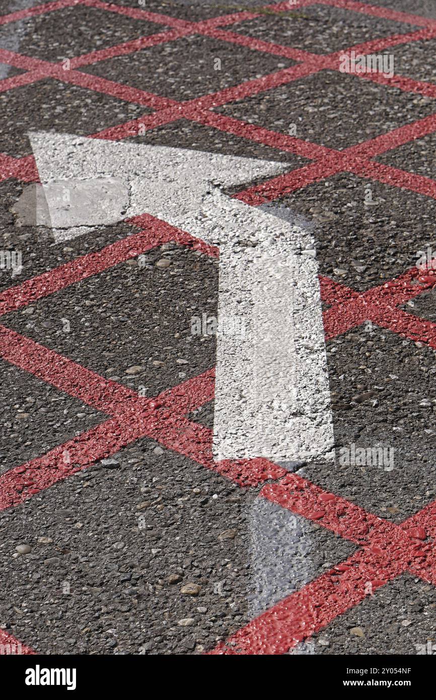 Turn left direction arrow at tarmac Stock Photo - Alamy