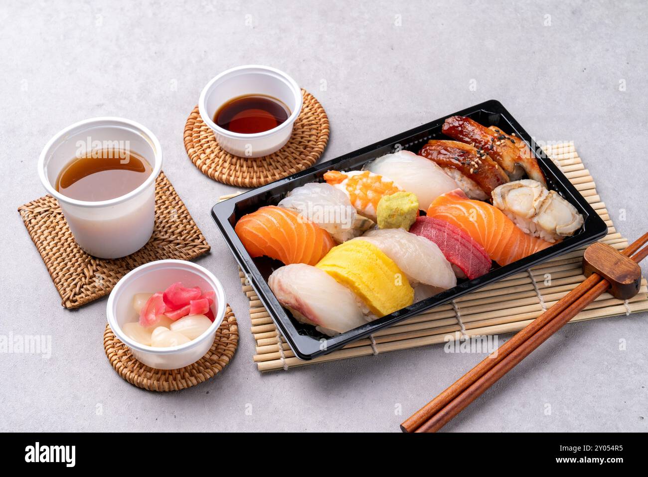 Raw fish, salmon, mochi-ridofu, sushi, assorted sushi, fried snow crab ...
