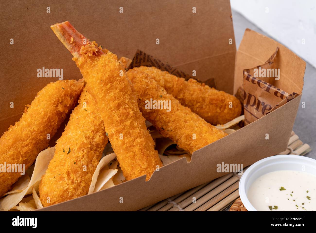 Raw fish, salmon, mochi-ridofu, sushi, assorted sushi, fried snow crab ...