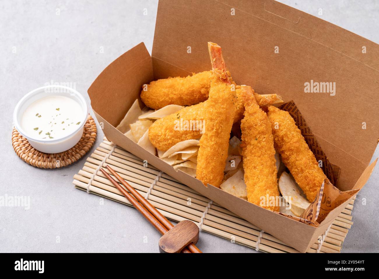 Raw fish, salmon, mochi-ridofu, sushi, assorted sushi, fried snow crab ...