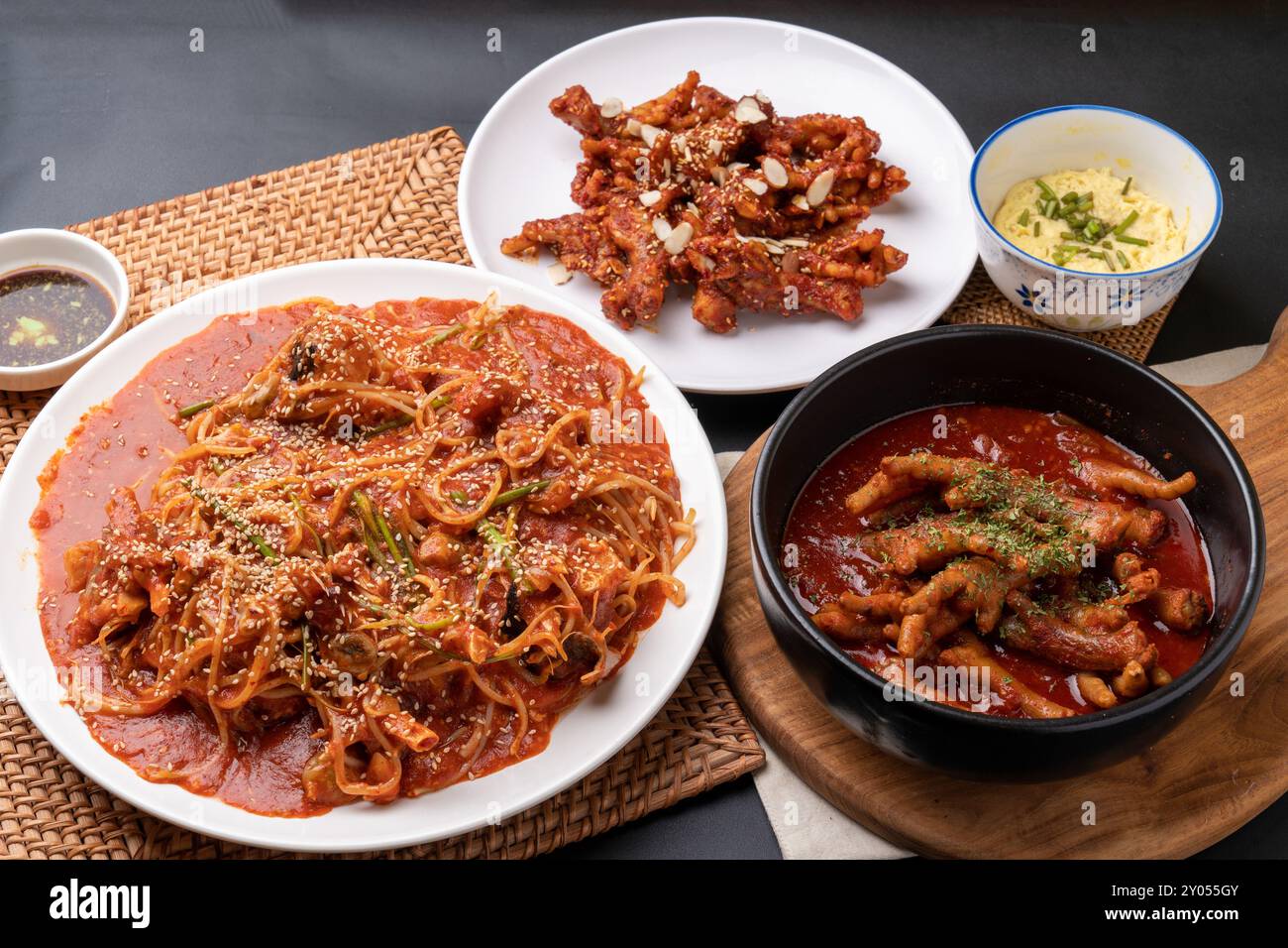 Stir-fried spicy soup, stir-fried chicken feet, steamed monkfish ...