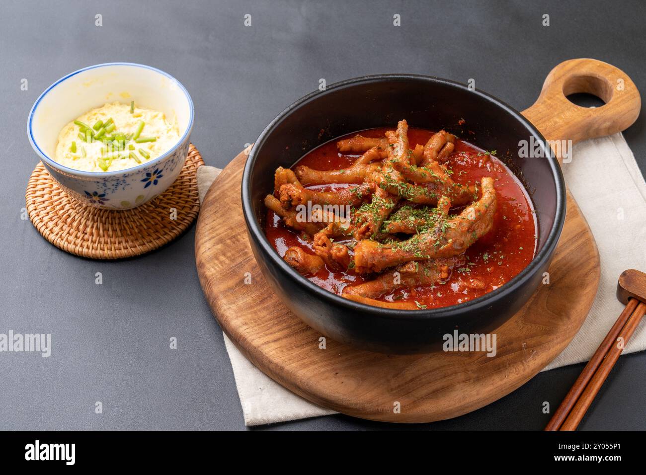 Stir-fried spicy soup, stir-fried chicken feet, steamed monkfish ...