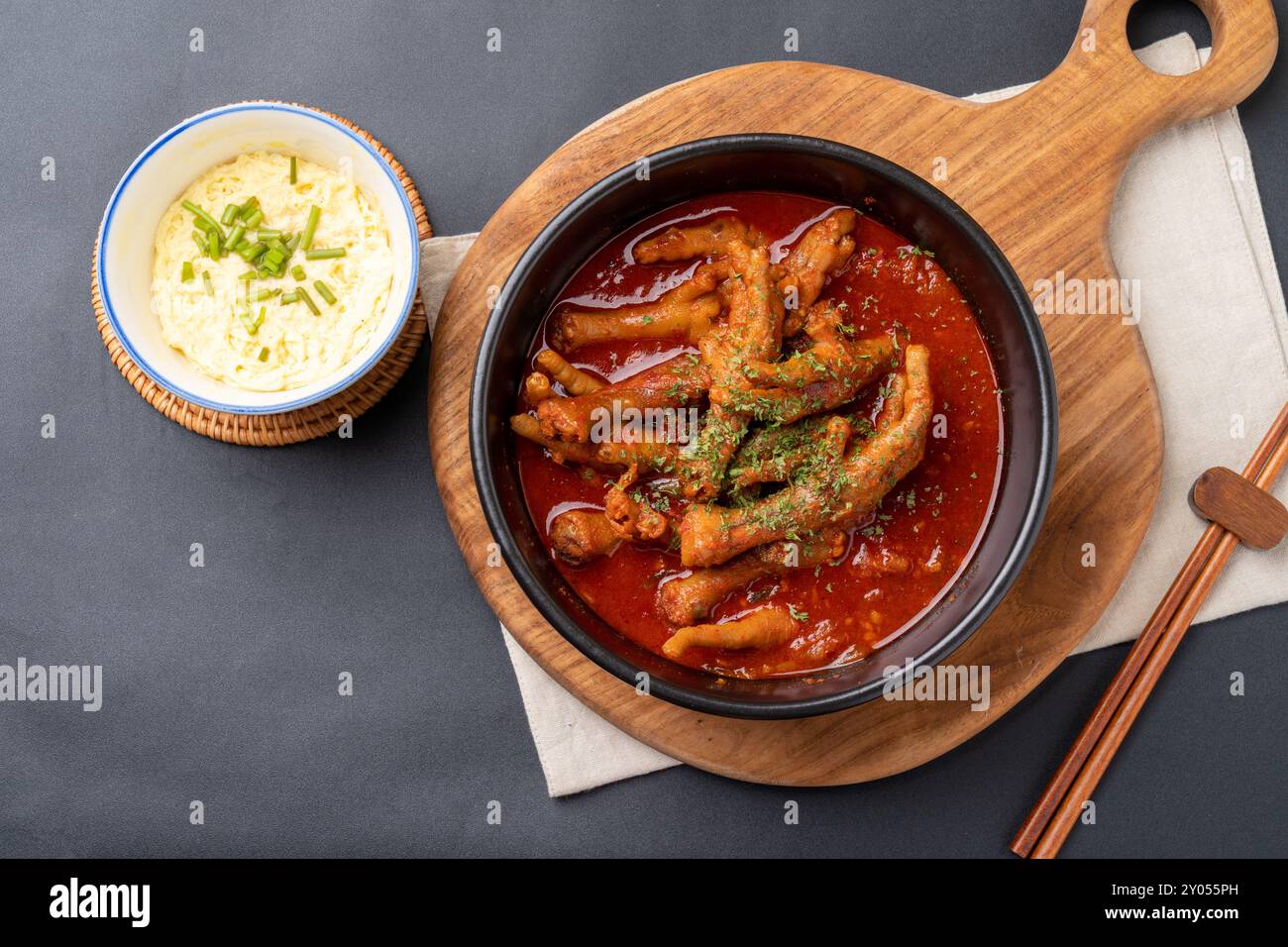 Stir-fried spicy soup, stir-fried chicken feet, steamed monkfish ...