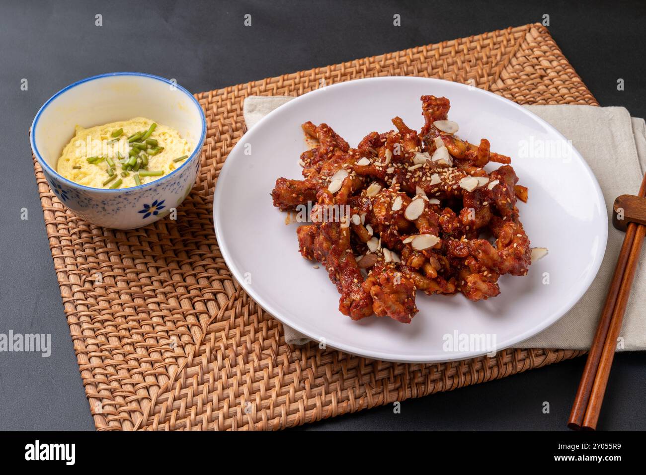 Stir-fried spicy soup, stir-fried chicken feet, steamed monkfish ...