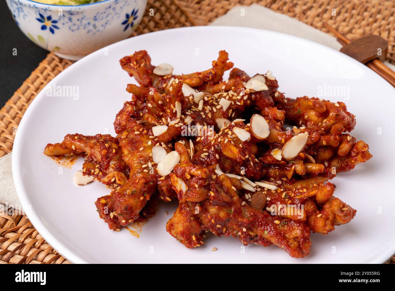 Stir-fried spicy soup, stir-fried chicken feet, steamed monkfish ...