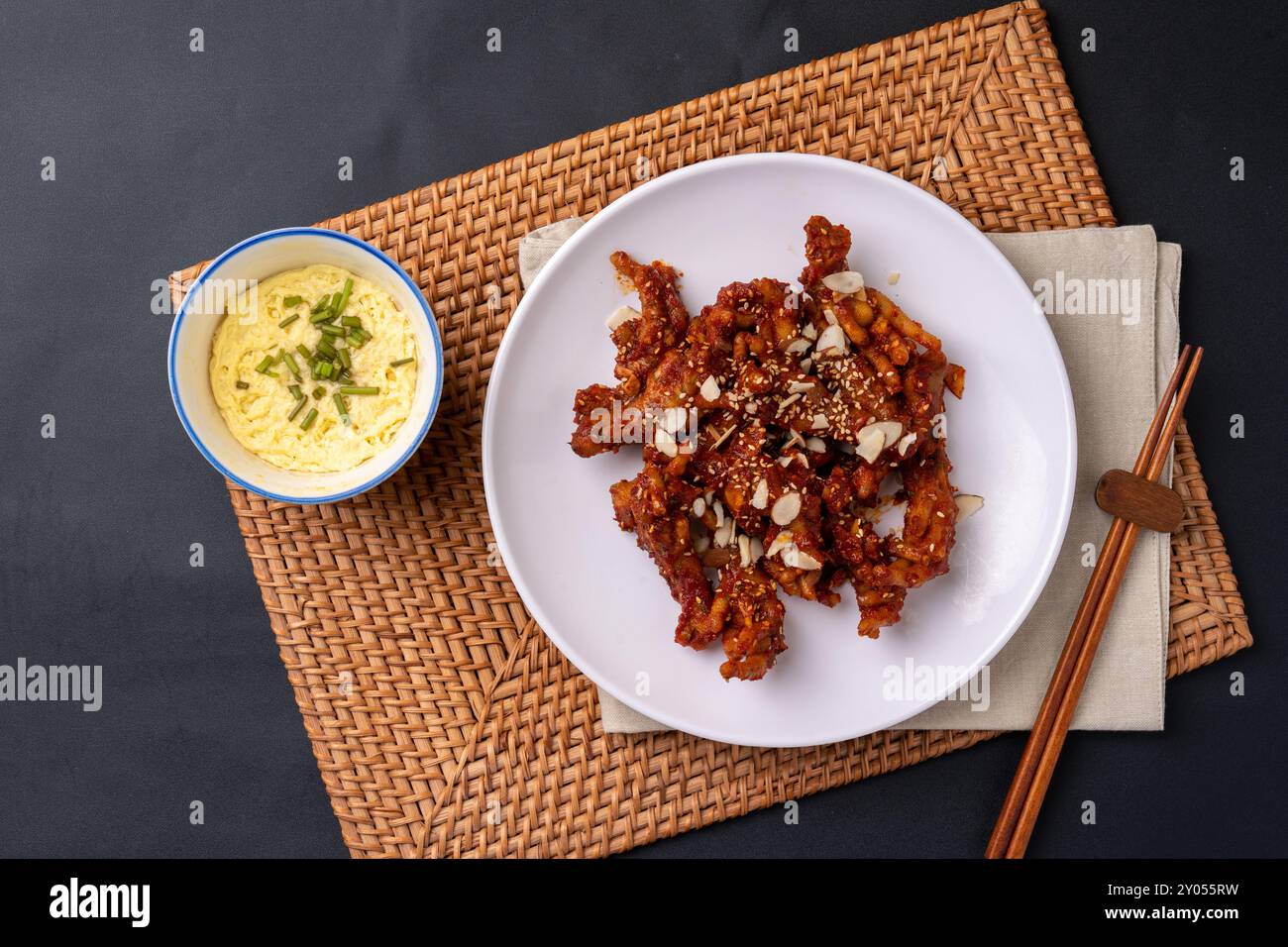 Stir-fried spicy soup, stir-fried chicken feet, steamed monkfish ...