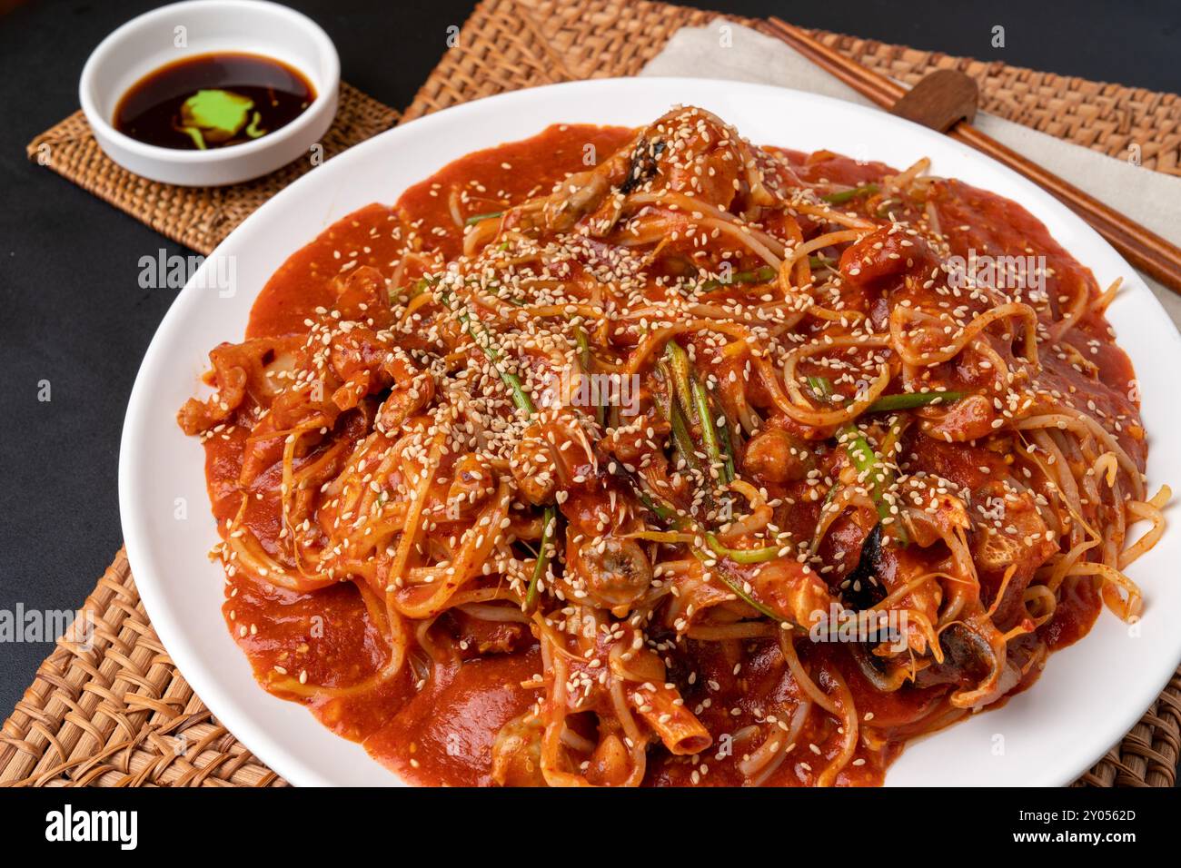 Stir-fried spicy soup, stir-fried chicken feet, steamed monkfish ...