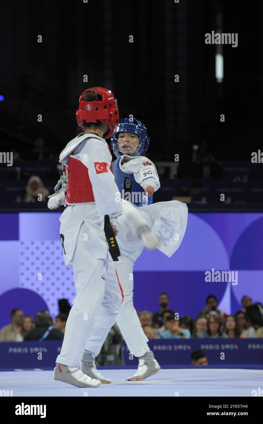 Meryem Betul Cavdar (TUR, Red) and Jessica Garcia Quijano (MEX, Blue ...