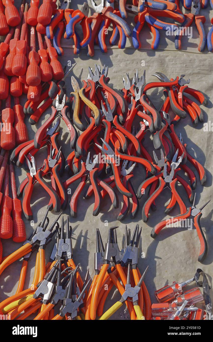 Various shapes and sizes of pliers tools Stock Photo - Alamy