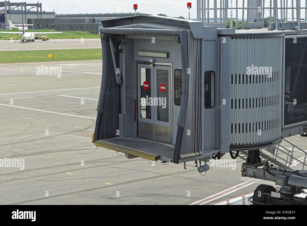 Movable skybridge passenger boarding bridge at airport Stock Photo - Alamy