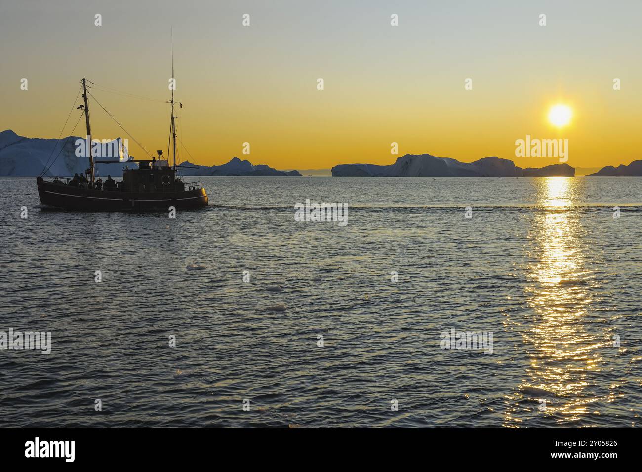 Excursion boat on fjord Ilulissat, Icefjord, Disko Bay, Qaasuitsup ...