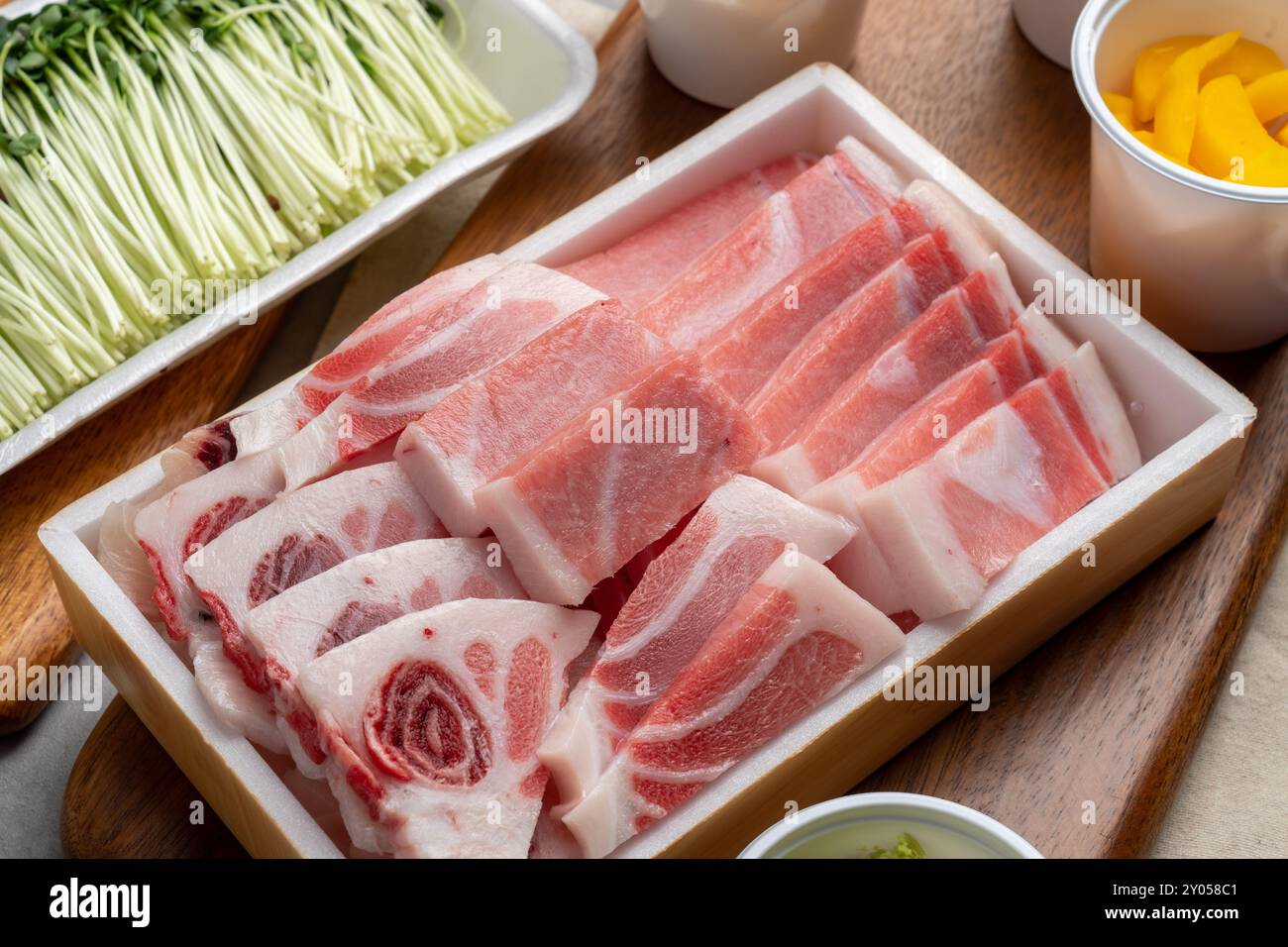 Japanese food, tuna, fish, sashimi, belly fat, radish sprouts, wasabi ...