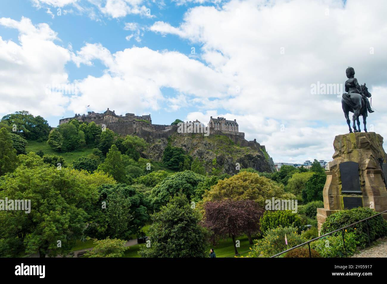 Edinburgh Castle and Statue to the memory of the Royal Scots Greys in ...