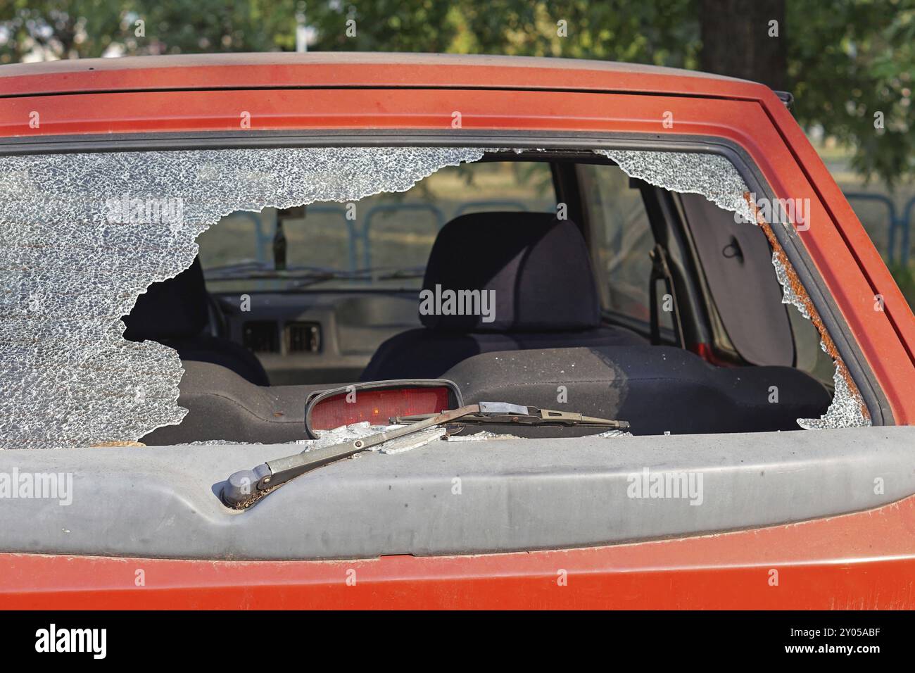Shattered glass broken sheet hi-res stock photography and images - Alamy