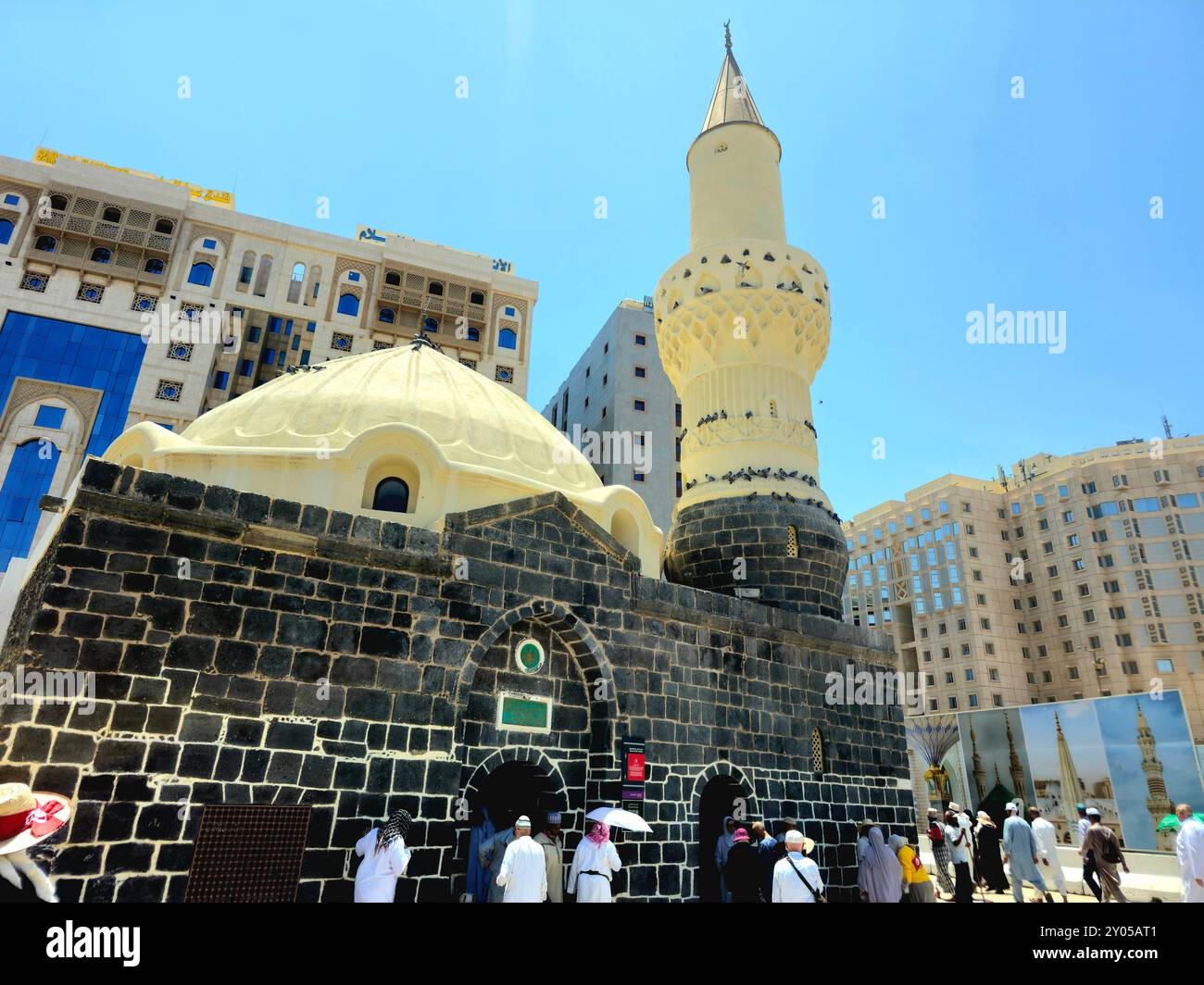 Medina, Saudi Arabia, June 26 2024: Exterior of The Abu Bakr Mosque ...