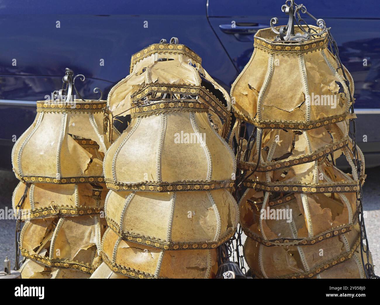 Vintage lamp shades hi-res stock photography and images - Alamy
