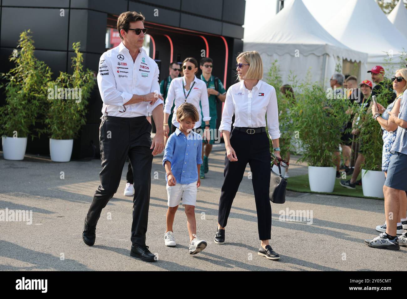 Toto Wolff (Mercedes AMG Petronas Formula One Team, Teamchef) mit Sohn Jack Wolff, und Frau ...