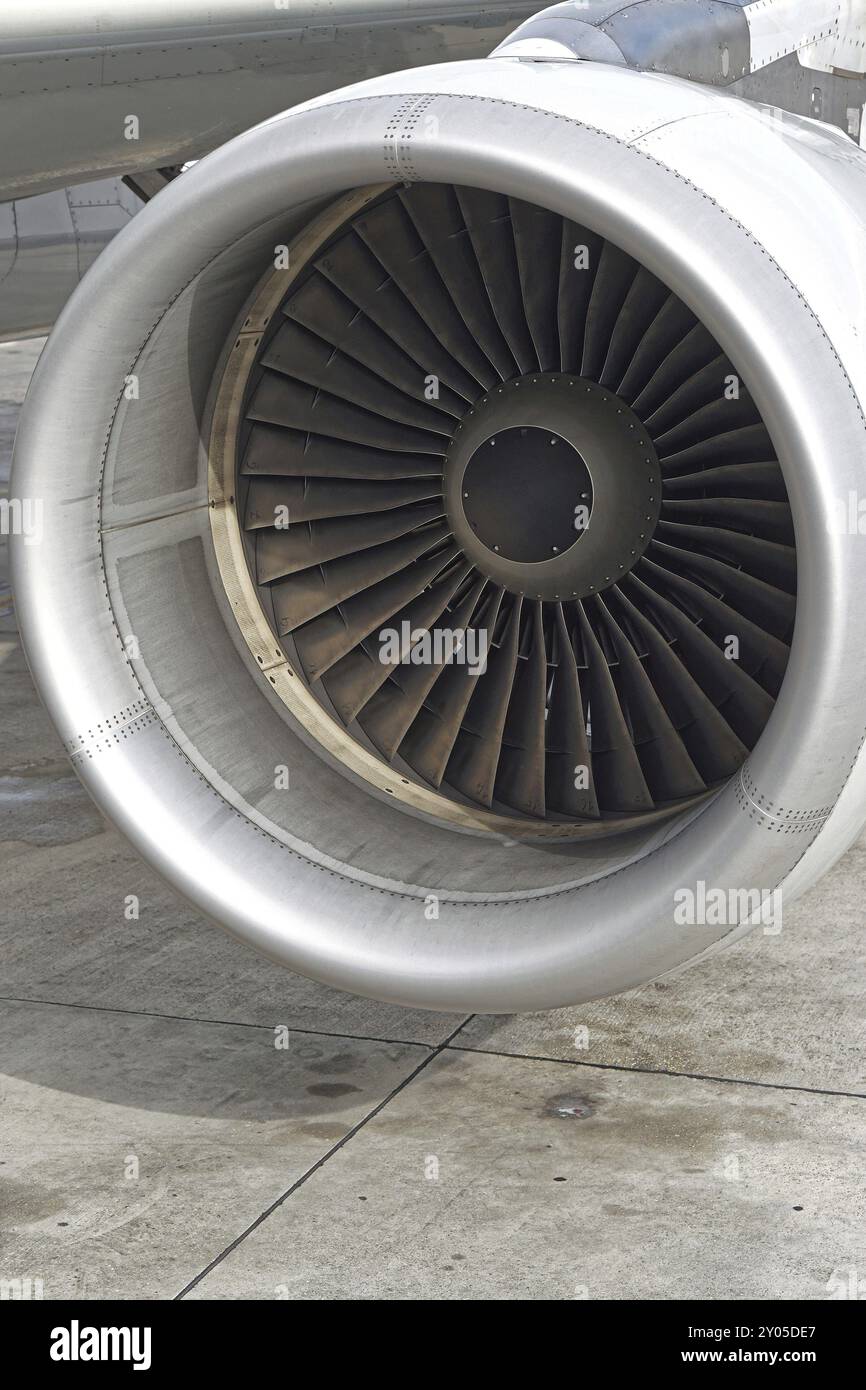 One large jet engine hi-res stock photography and images - Alamy