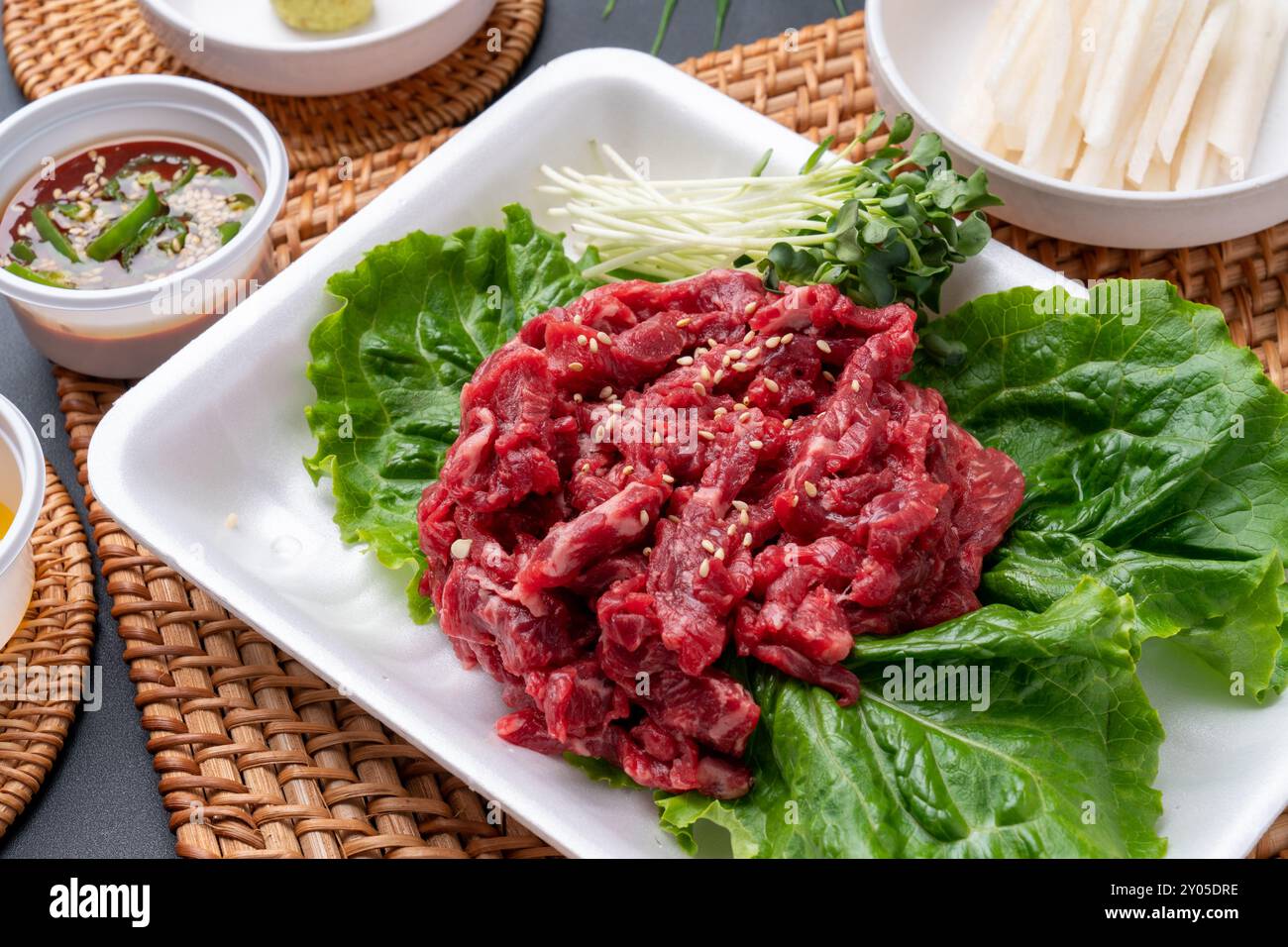 Korean food, Korean beef, beef sashimi, Handon, beef sashimi, raw pork ...