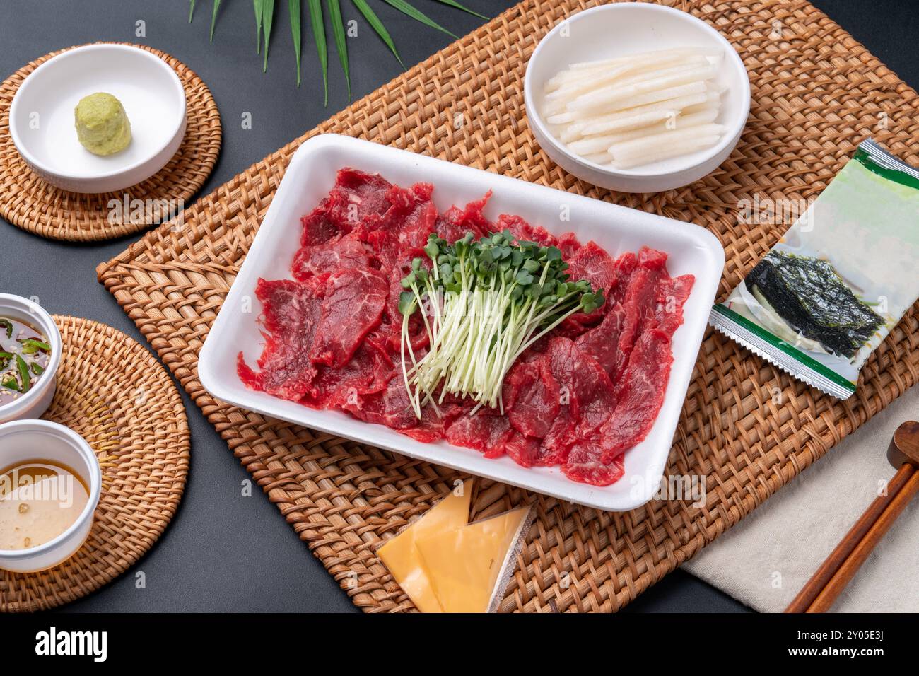 Korean food, Korean beef, beef sashimi, Handon, beef sashimi, raw pork ...