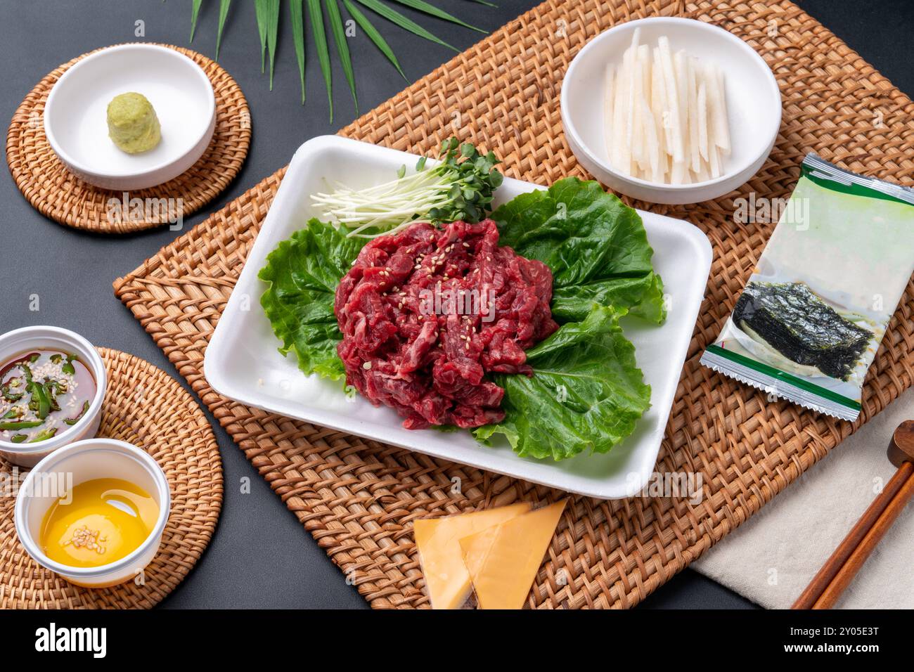 Korean food, Korean beef, beef sashimi, Handon, beef sashimi, raw pork ...